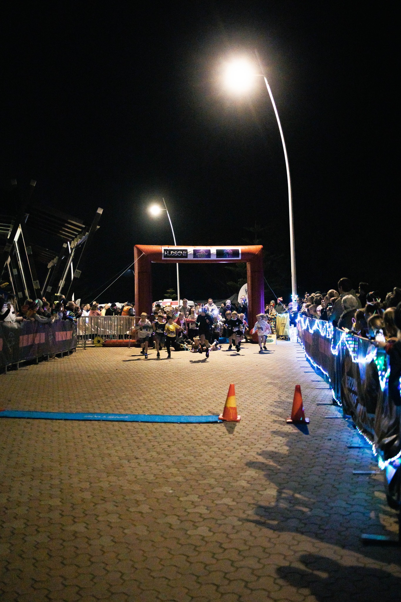 LIGHT NIGHT GLOW RUN – Lighting the night sky