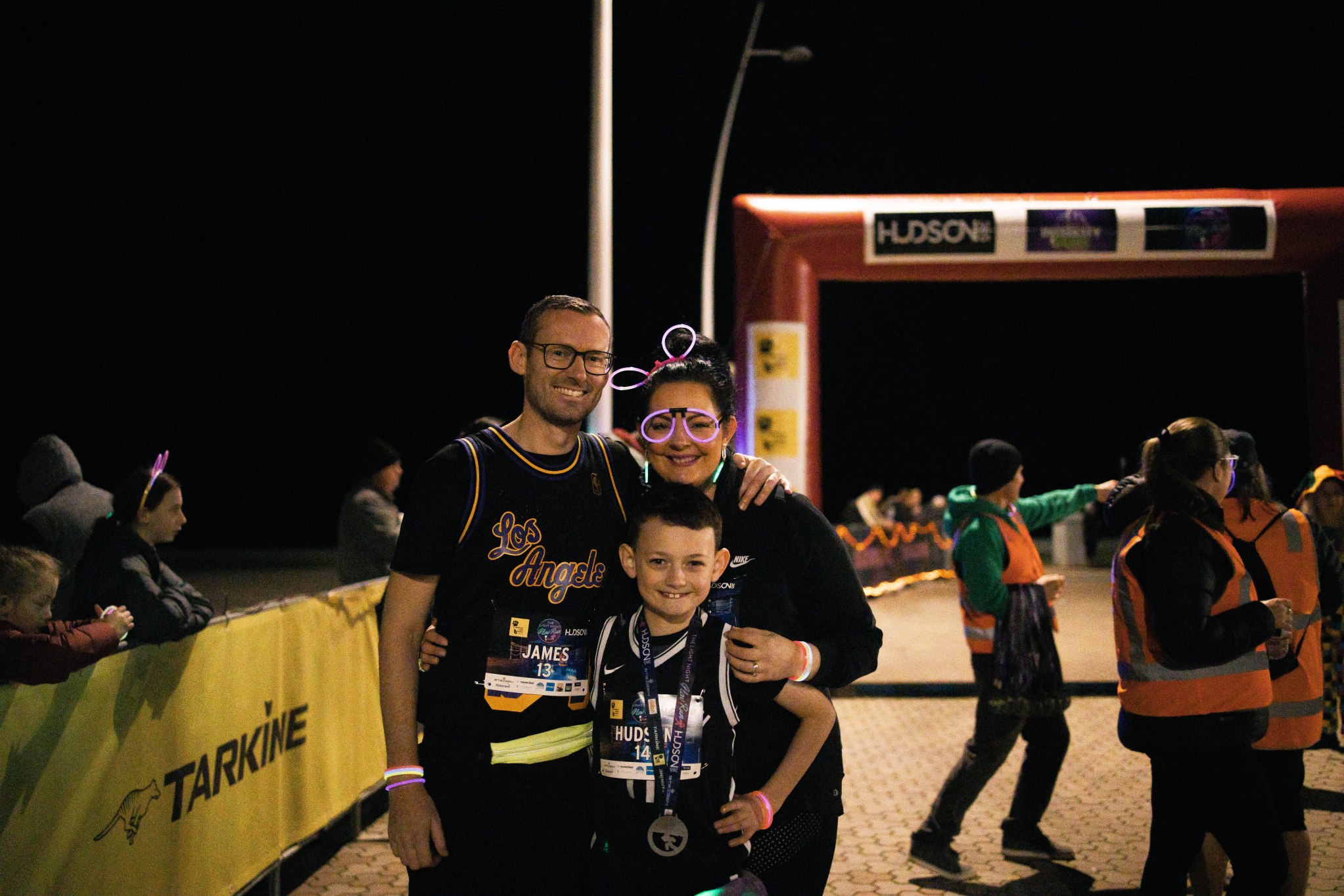 LIGHT NIGHT GLOW RUN – Lighting the night sky